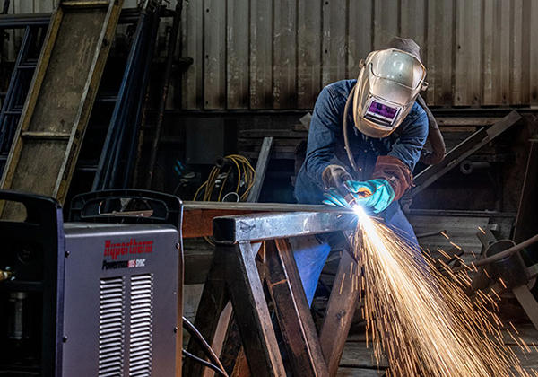 Powermax105 SYNC plasma cutter and consumables | Hypertherm